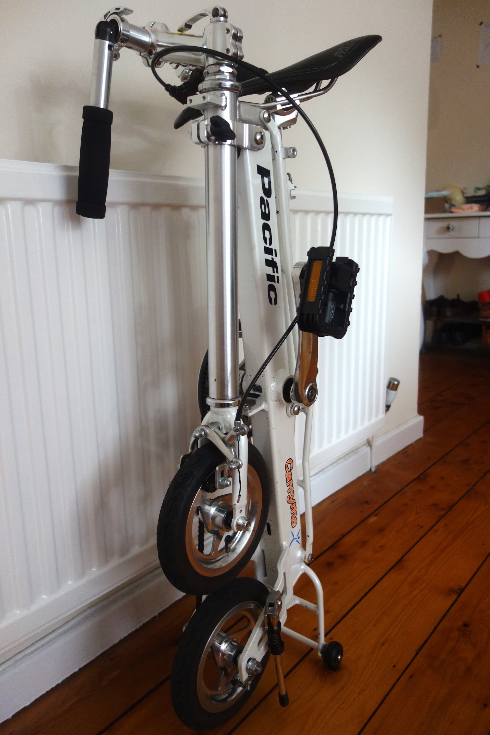 Pacific CarryMe Folding Bike - jsyang.ca