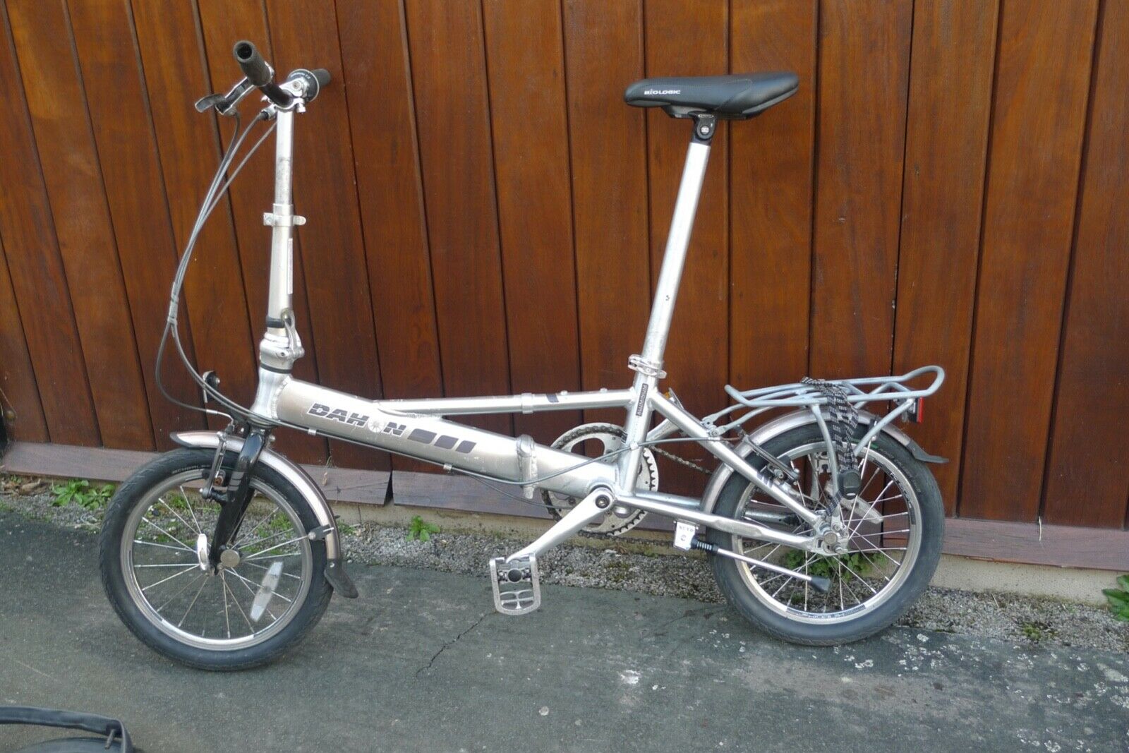 Dahon PrestoLite - The Lightest 16" Wheeler Yet - jsyang.ca