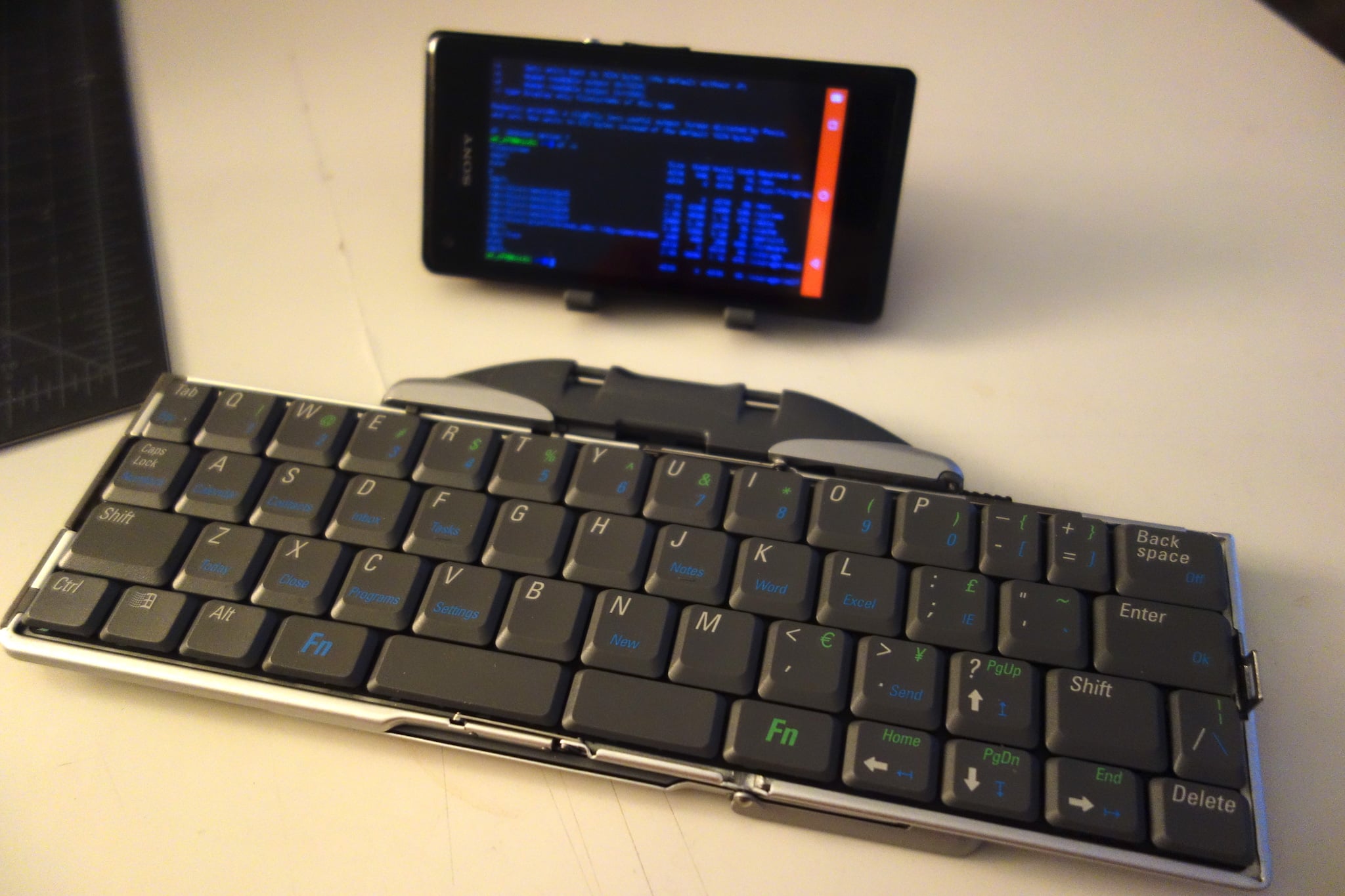 Think Outside Bluetooth Folding Keyboard - jsyang.ca